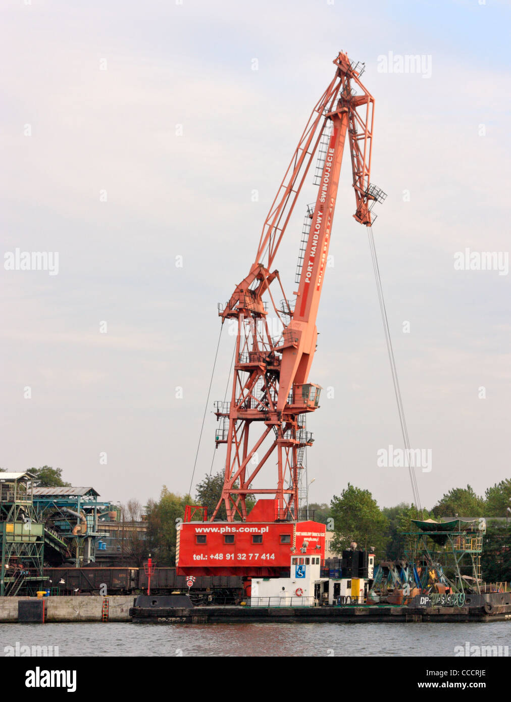 Floating heavy lift crane pier -Fotos und -Bildmaterial in hoher ...