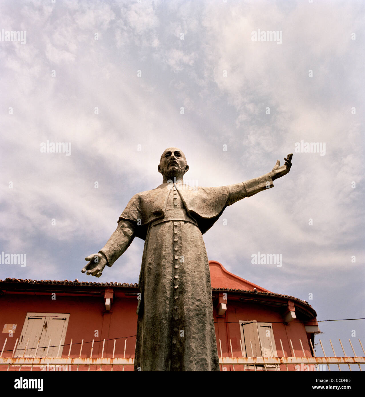 Statue des Hl. Franz Xaver außerhalb der Kirche des Hl. Franz Xaver in ...