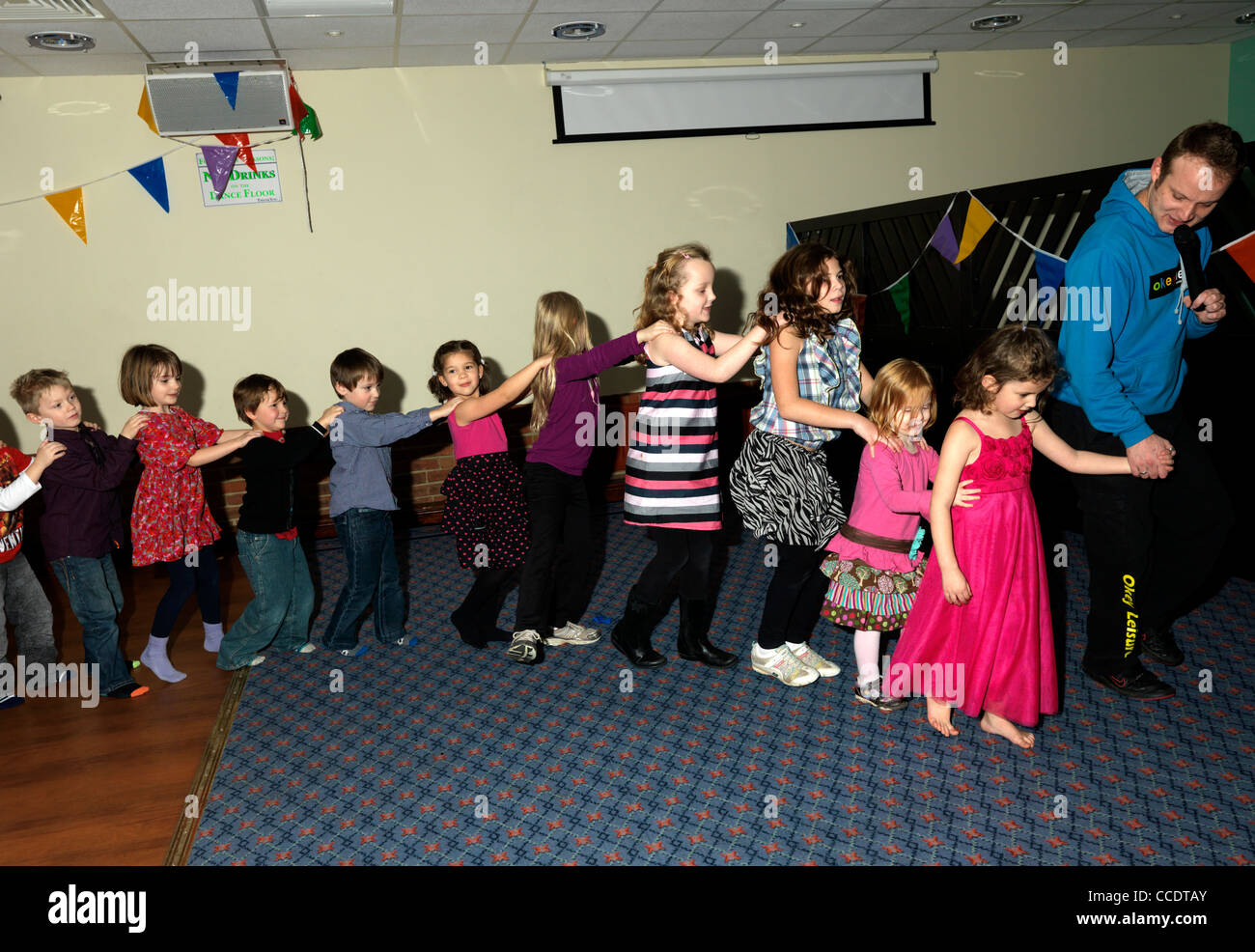 Die conga machen -Fotos und -Bildmaterial in hoher Auflösung – Alamy