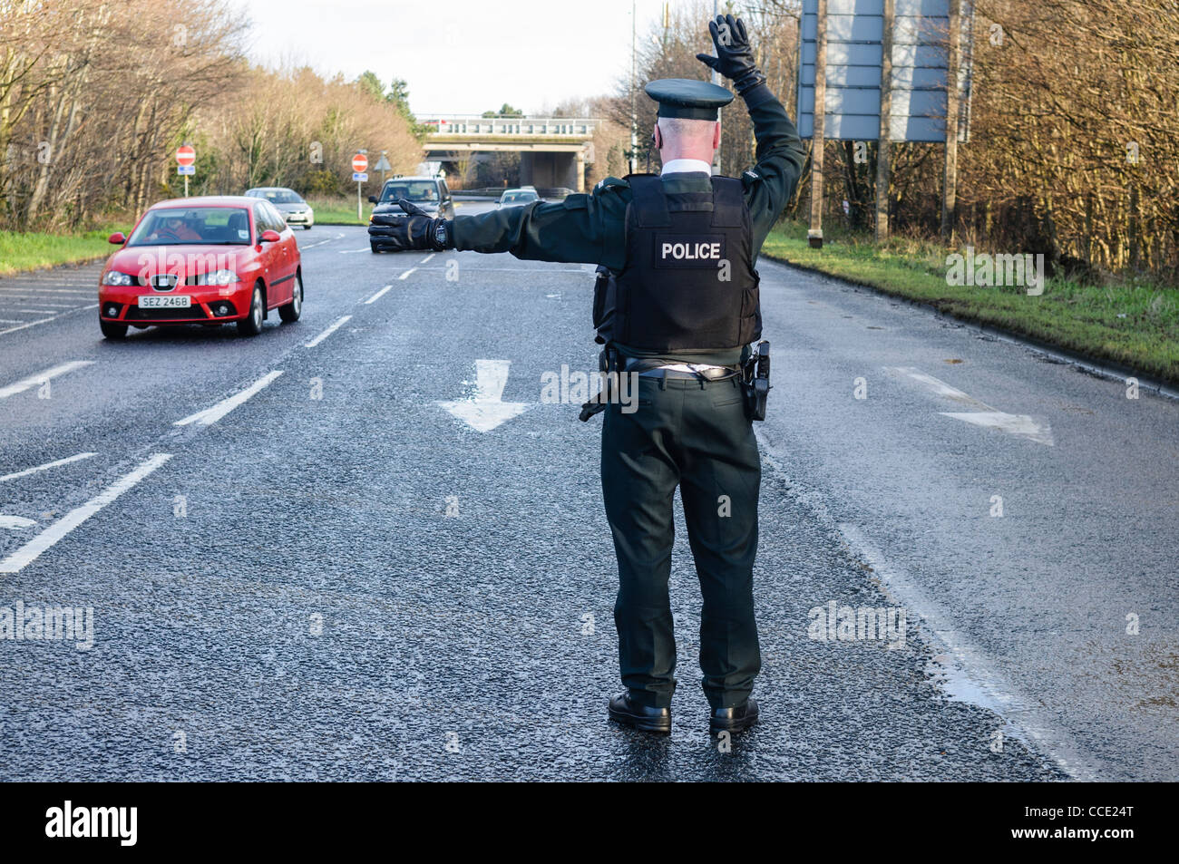 Polizist regelt den Verkehr Stockfotografie - Alamy