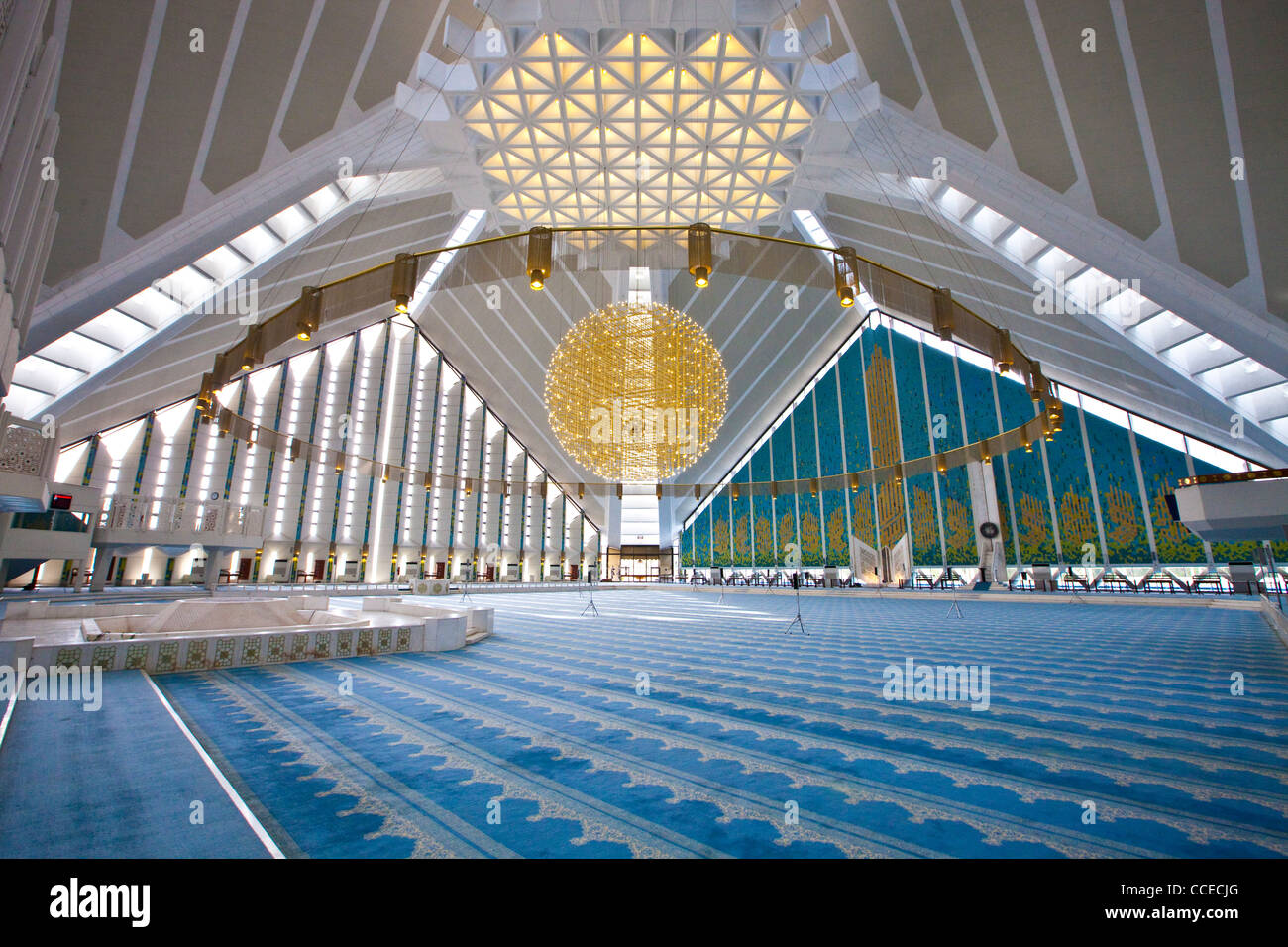 Inside faisal mosque islamabad pakistan -Fotos und -Bildmaterial in ...
