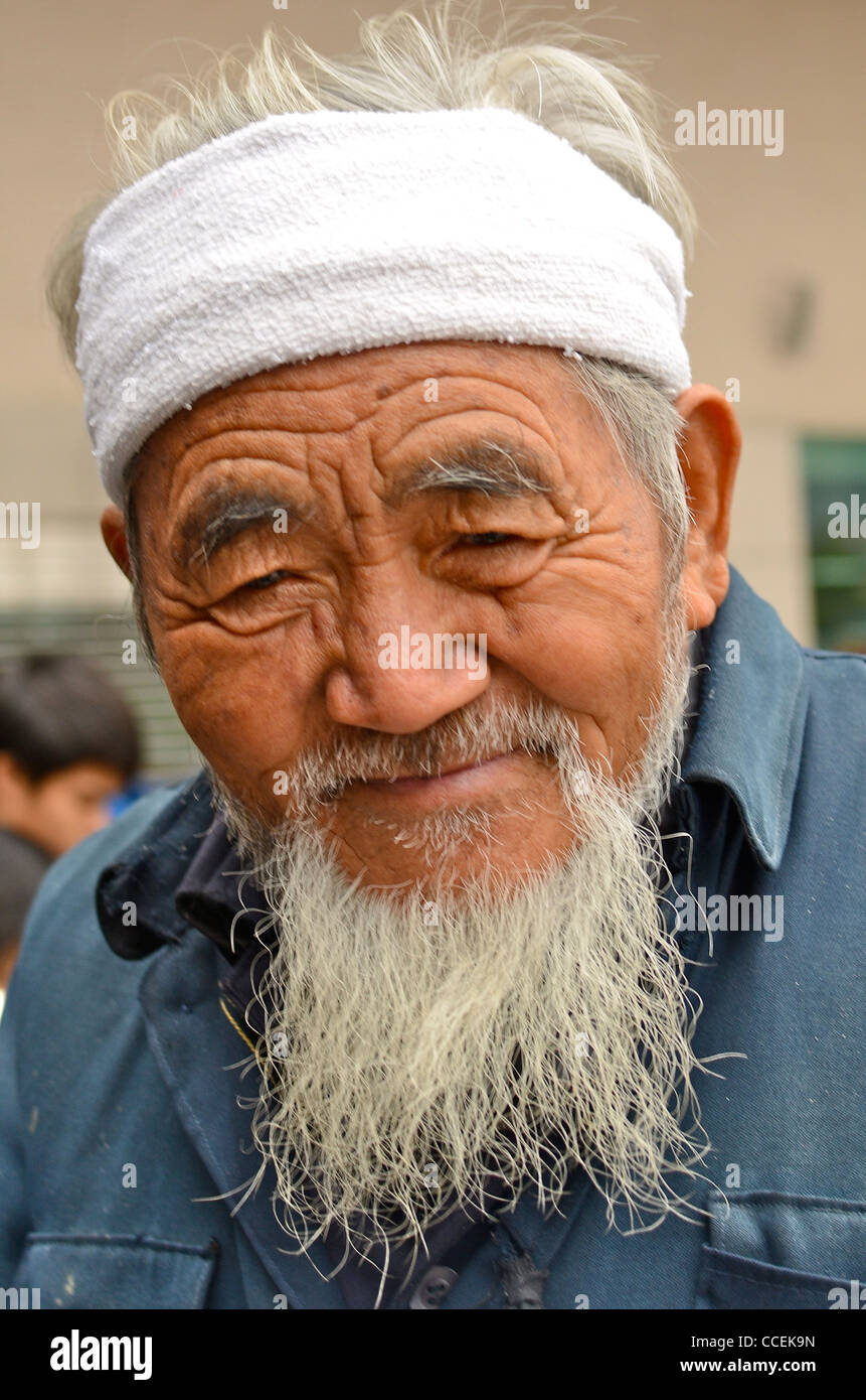Old chinese man -Fotos und -Bildmaterial in hoher Auflösung - Seite 2 ...