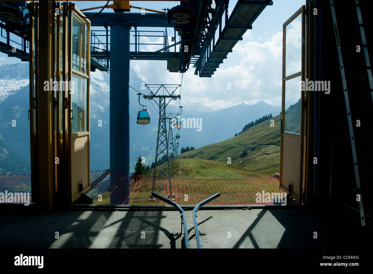 Gondelbahn in der Schweiz Stockfotografie - Alamy