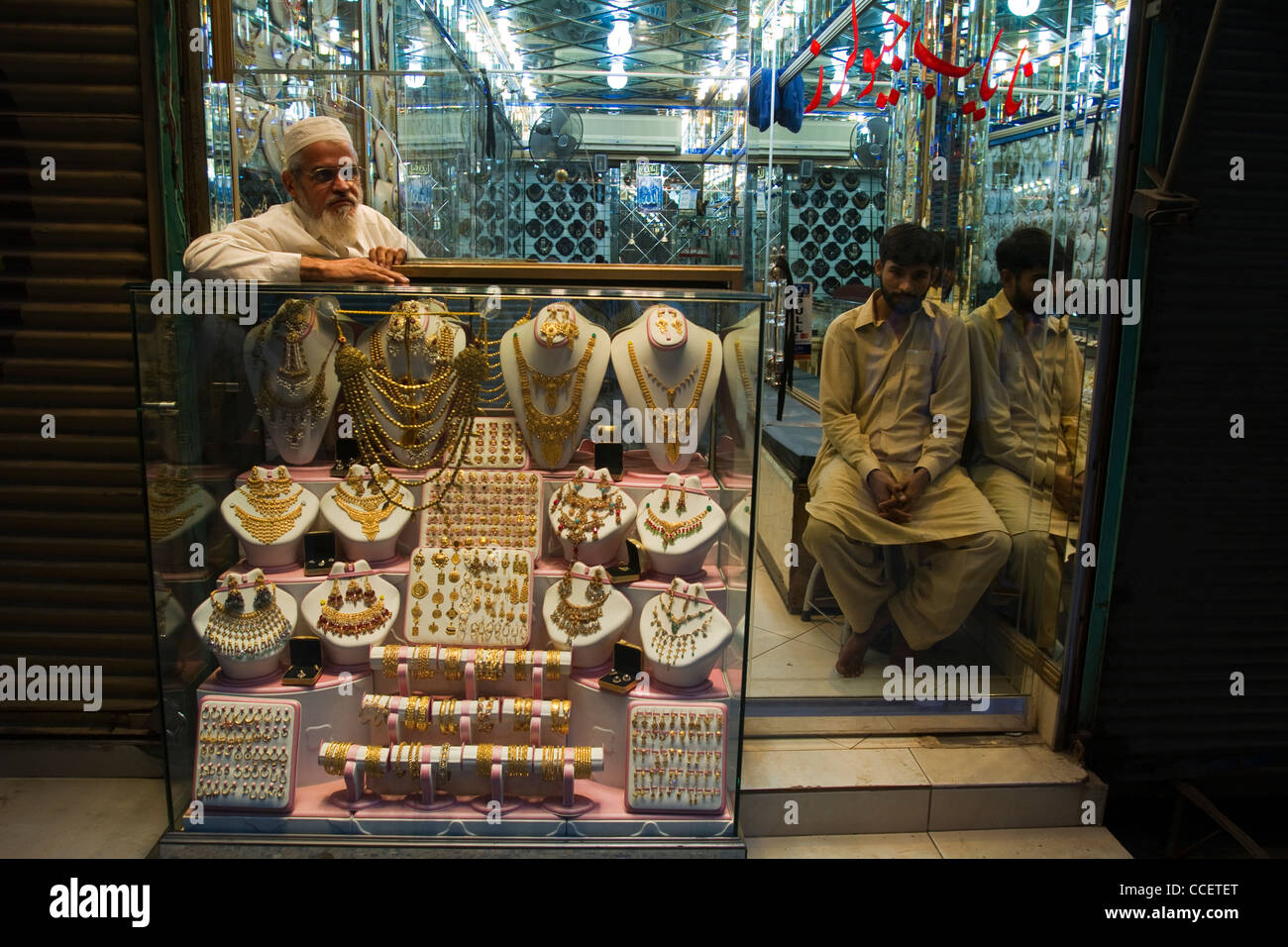 Shop Peshawar Stockfotos und -bilder Kaufen - Alamy