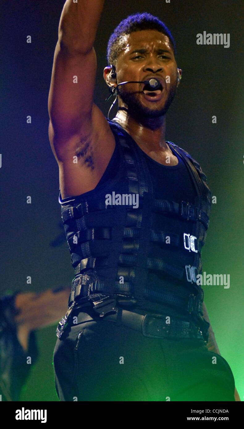 13. Dezember 2010 - USHER New York, New York, USA - die live in Konzert ...