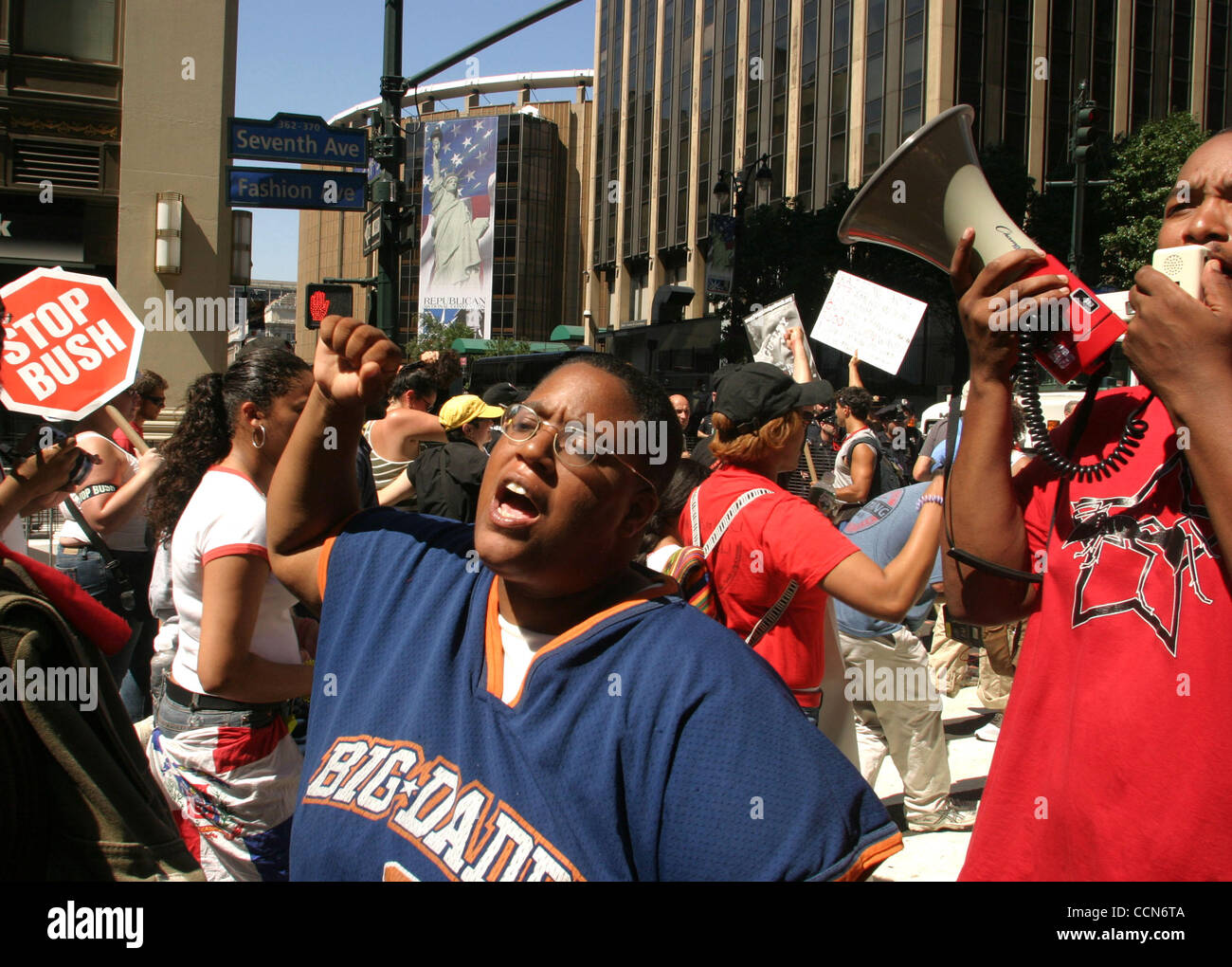 29. August 2004; New York, NY, USA; Demonstranten gegen Präsident ...
