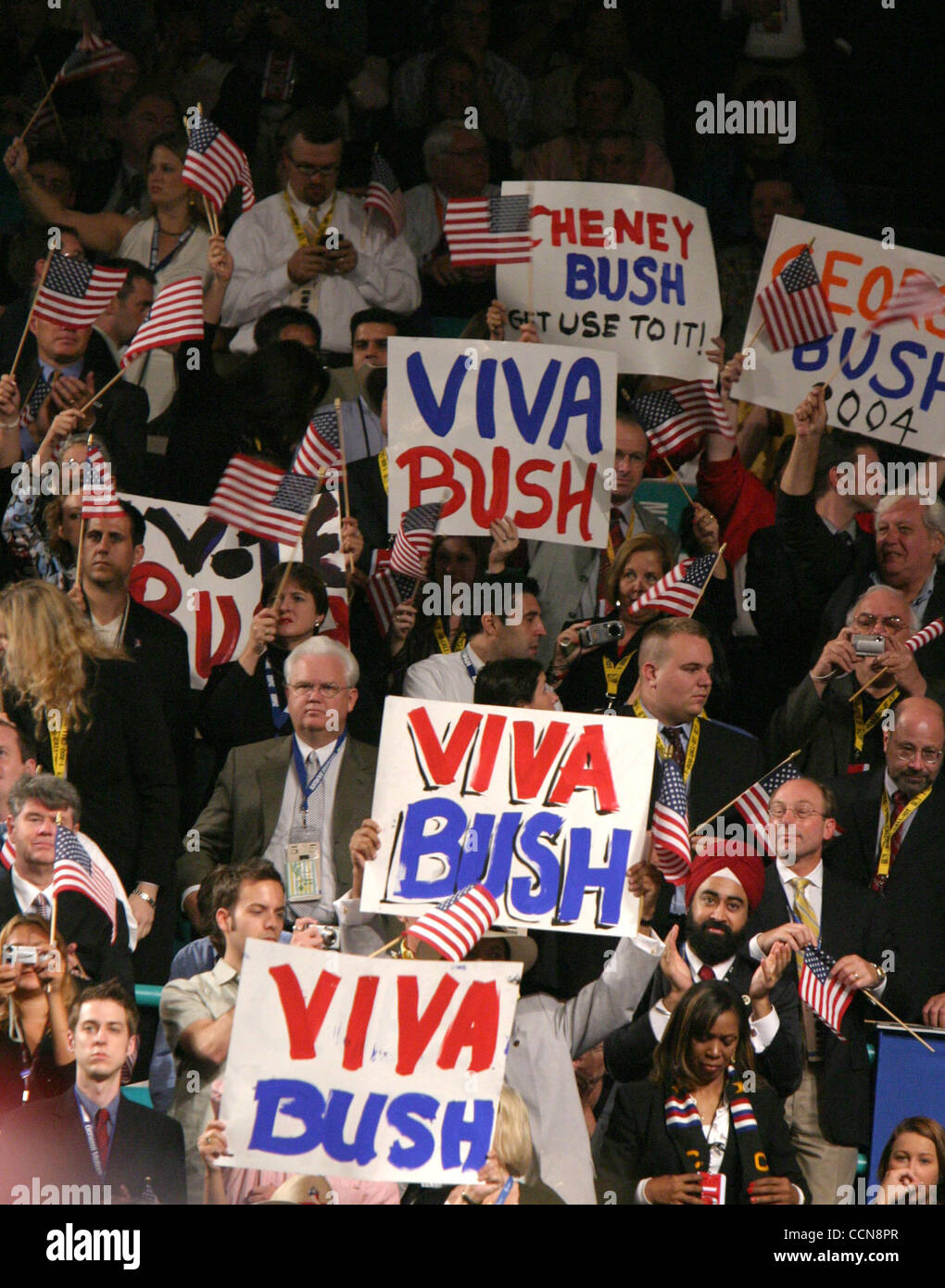2. September 2004; New York, NY, USA; Personen "Viva Busch" Zeichen am ...
