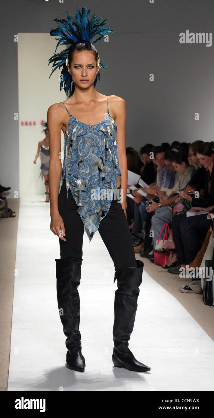 Die SASS & BIDE Modenschau in New York City Stockfotografie - Alamy