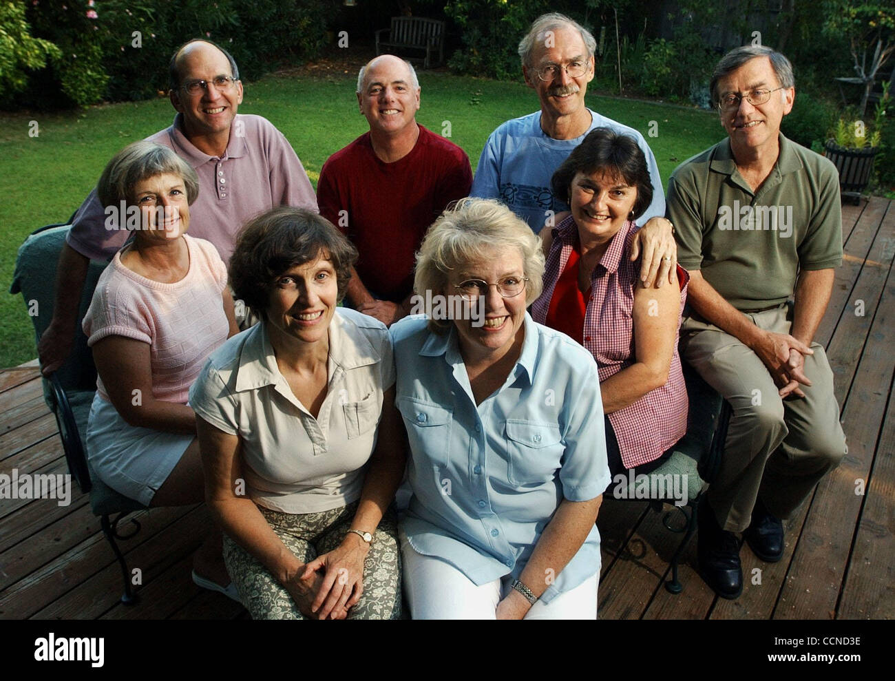 Diese Gruppe von Eltern, die vor 30 Jahren trafen sich während ihre ...