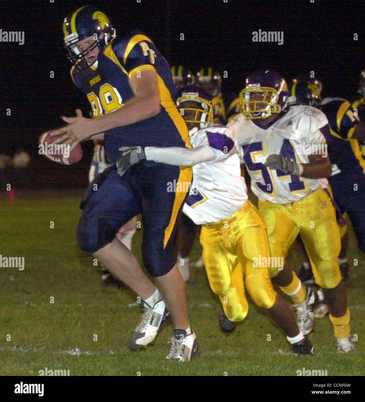 John Bryant der Pinole Valley High für die Endzone läuft aber ist der ...