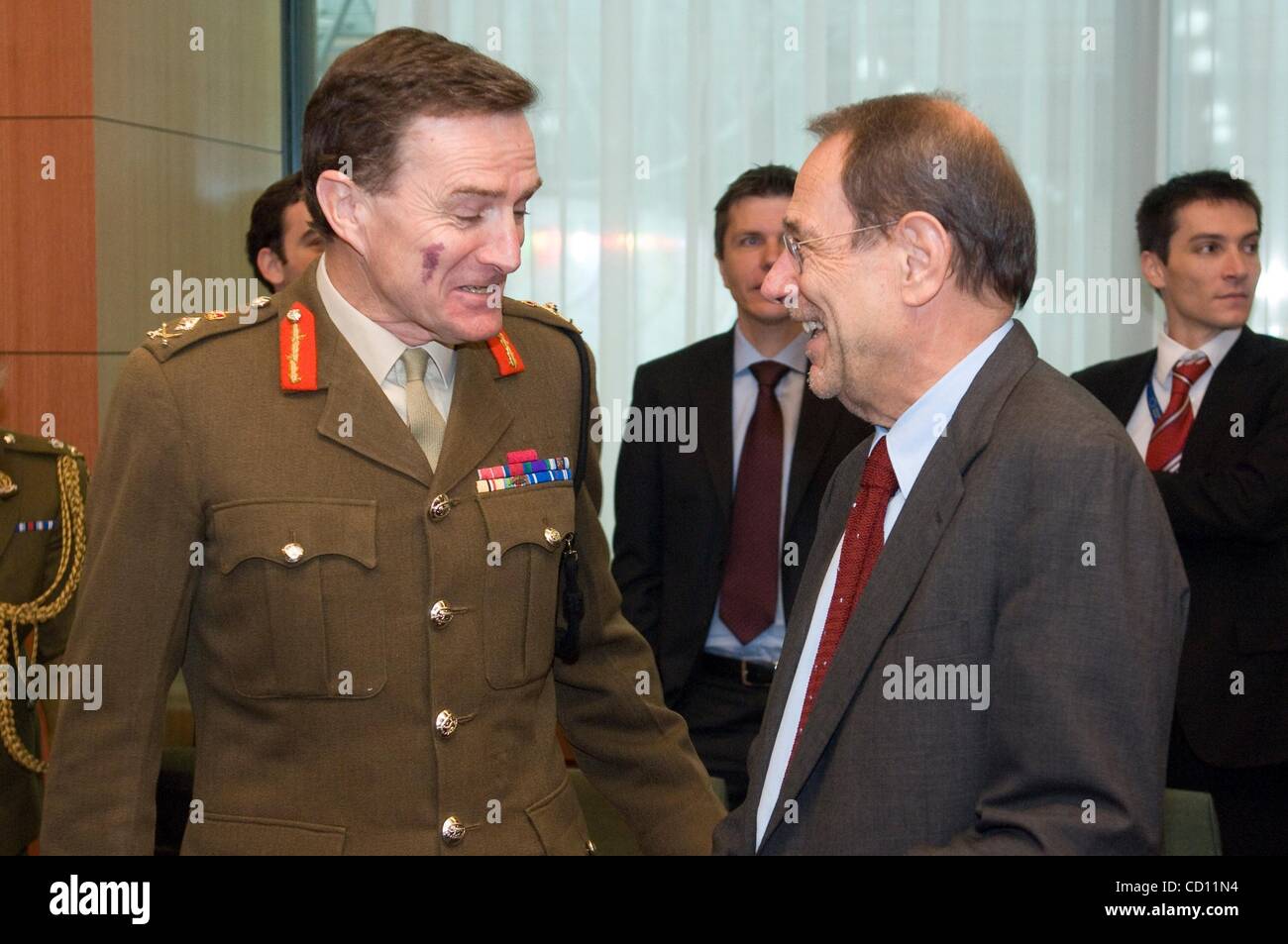 Friedenserhaltende operation -Fotos und -Bildmaterial in hoher ...