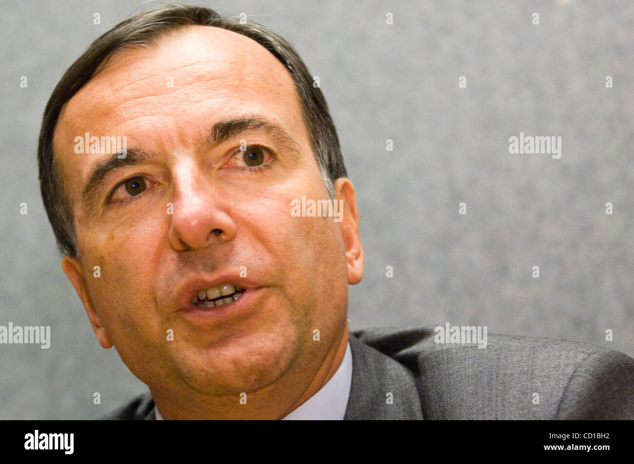 Der italienische Außenminister Franco Frattini hält eine ...