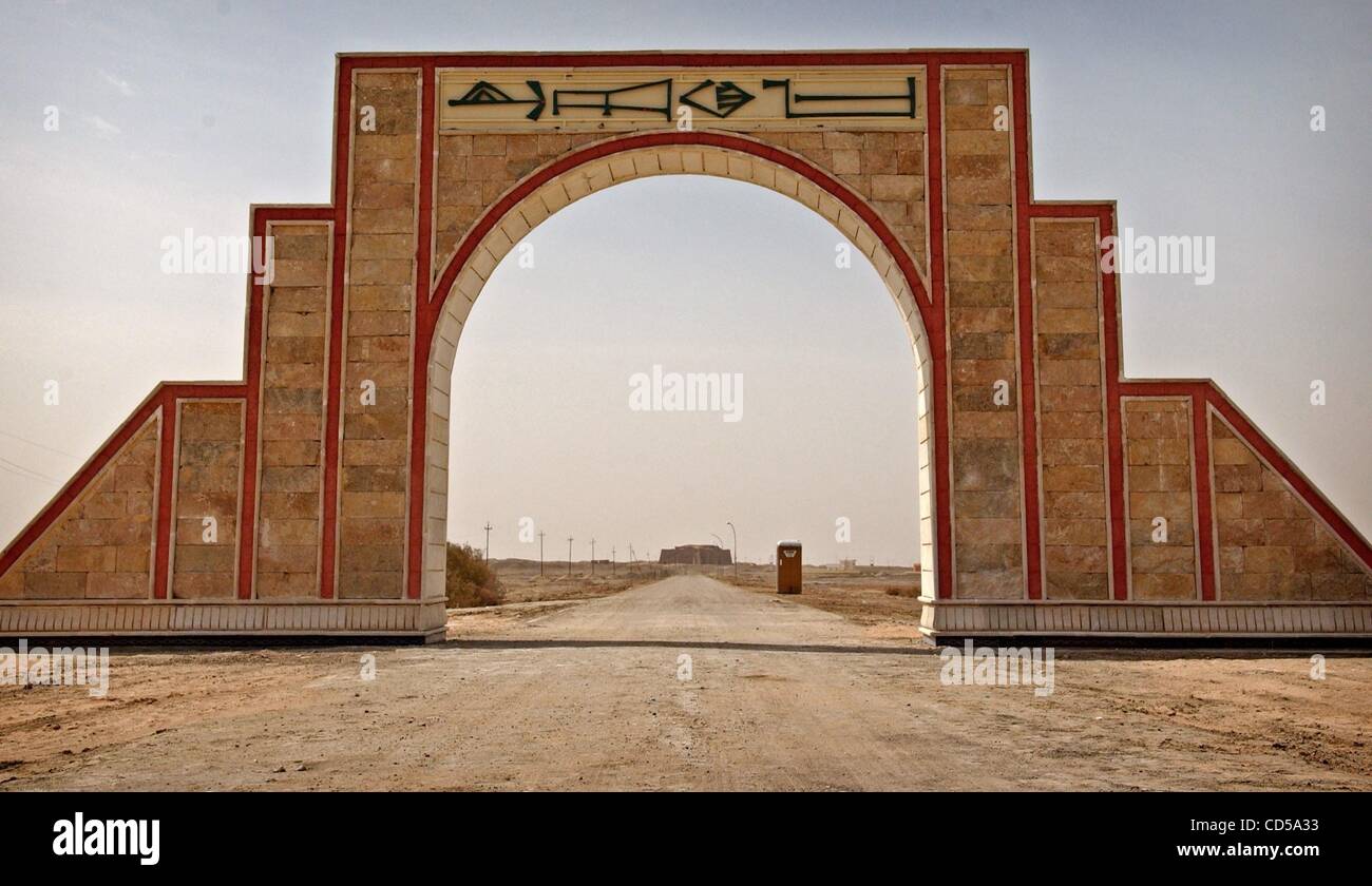 1. März 2008 - Tallil, Irak - ist der Eingang zu der Zikkurat Ihr davon ...