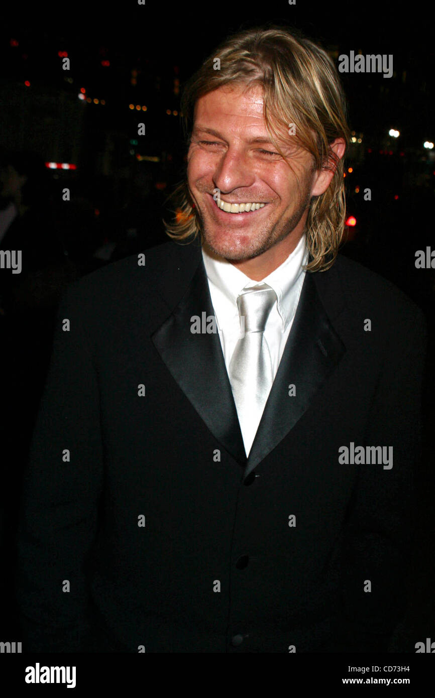 Sean bean troy 2004 Stockfotos und -bilder Kaufen - Alamy