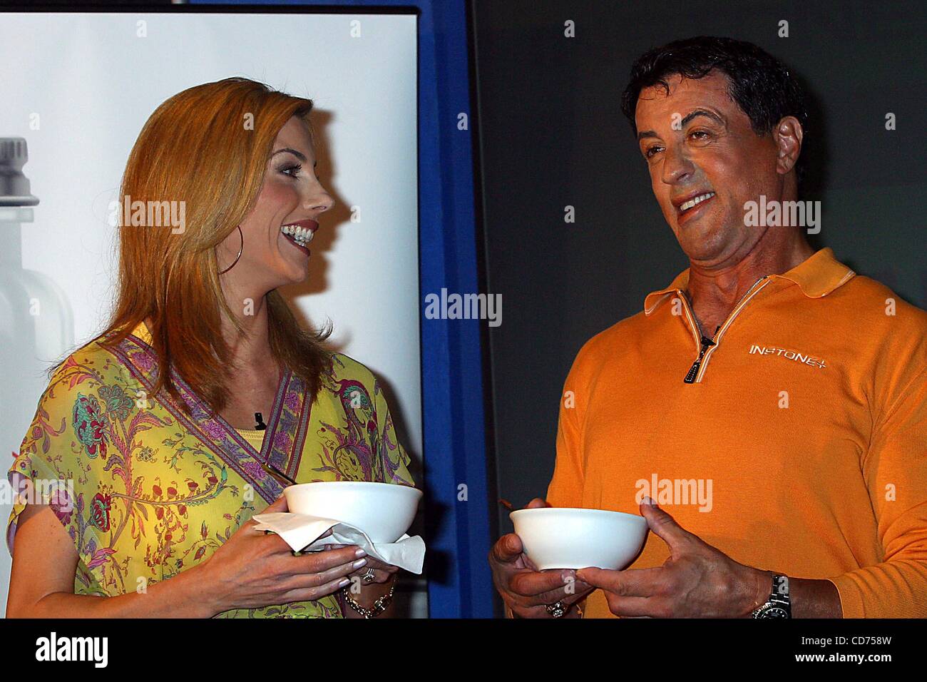 19. Mai 2004 - New York, New York, US - K37384RM. INSTONE Reformhaus ...