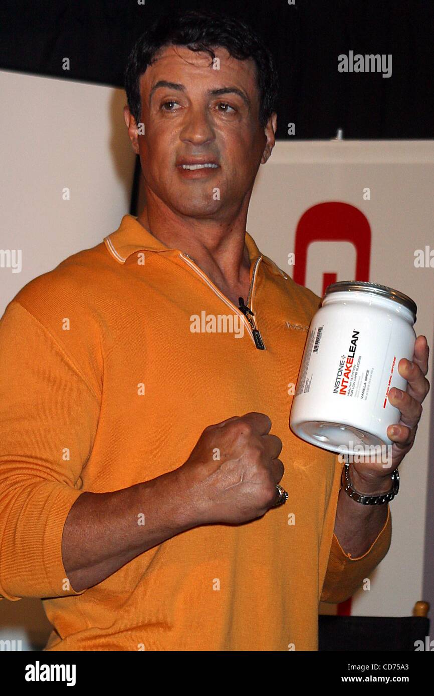 19. Mai 2004 - New York, New York, US - K37384RM. INSTONE Reformhaus ...