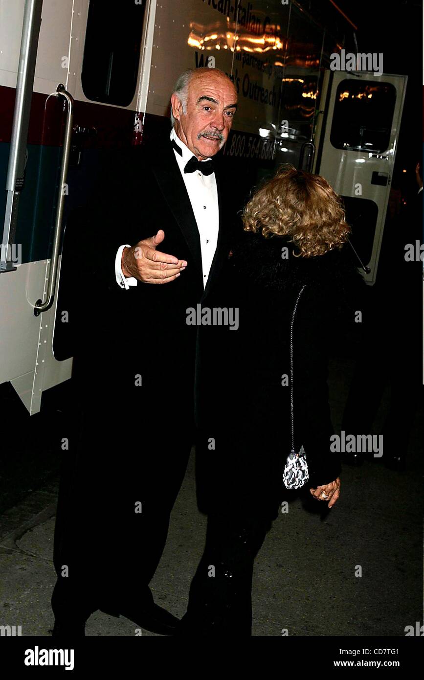 Lady micheline connery -Fotos und -Bildmaterial in hoher Auflösung – Alamy