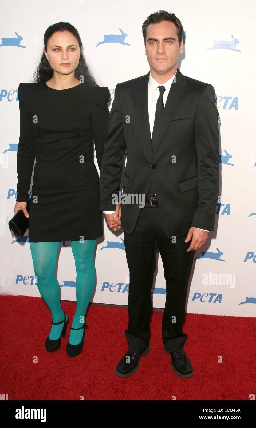 Joaquin phoenix and rain phoenix -Fotos und -Bildmaterial in hoher Auflösung – Alamy