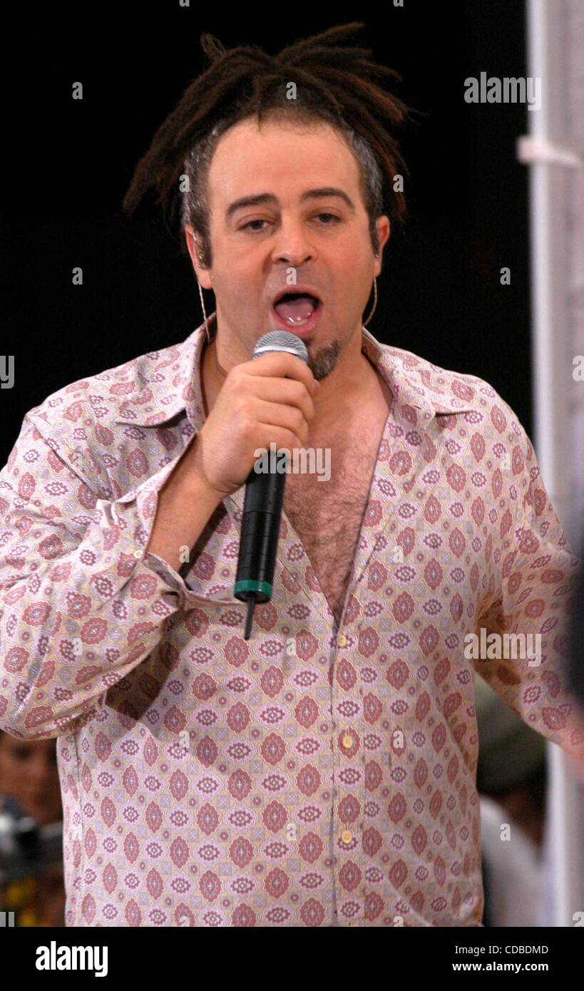 K37588AR. COUNTING CROWS Durchführung Leben an NBC TODAY SHOW SUMMER ...