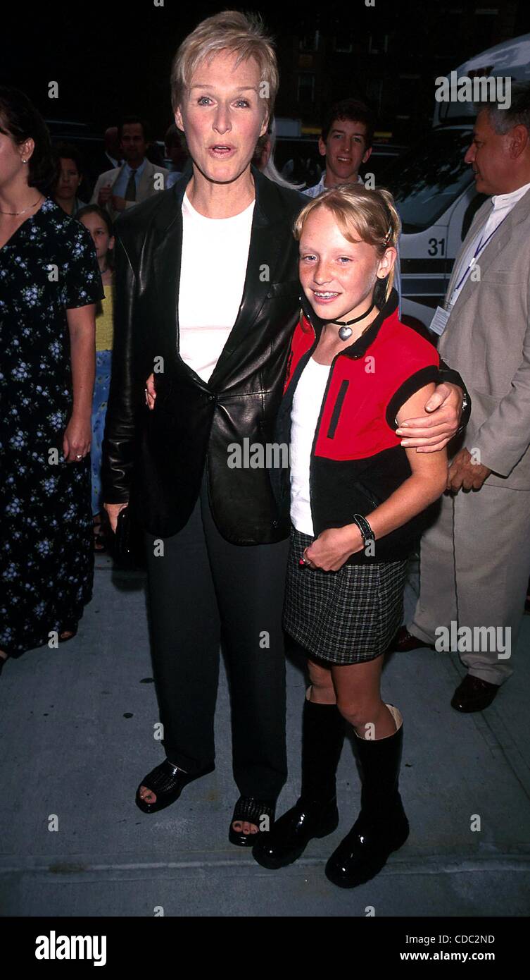 K15906AR. 1999..'' TARZAN'' PREMIERE LOEWS KIPS BAY THEATRE, NEW YORK ...