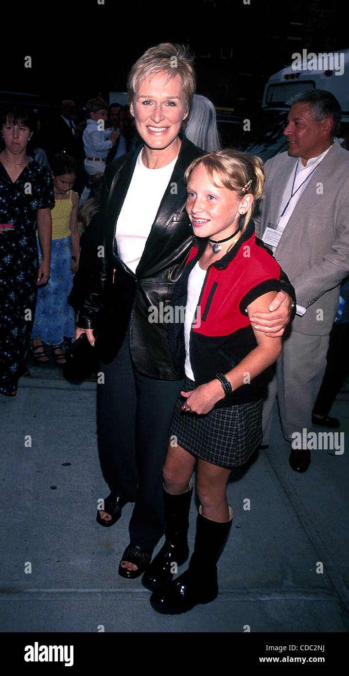 K15906AR. 1999..'' TARZAN'' PREMIERE LOEWS KIPS BAY THEATRE, NEW YORK ...