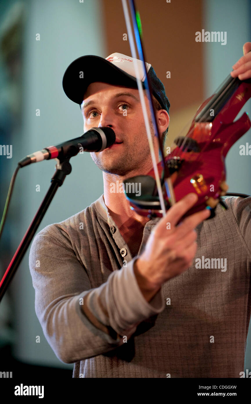 15. Januar 2011 führt - Anaheim, Kalifornien, USA - JESSE SPENCER mit ...