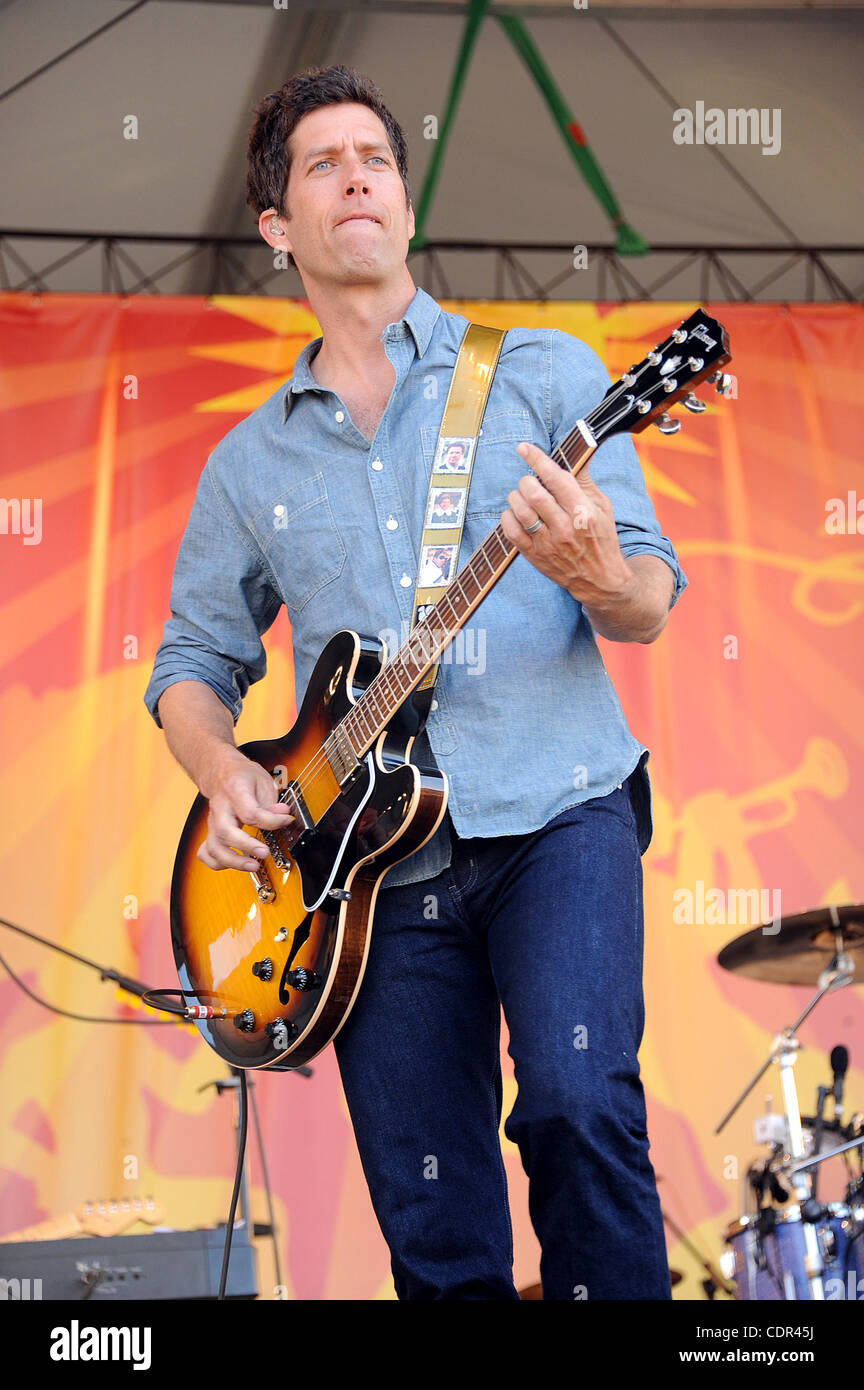 6. Mai 2011 - New Orleans, Louisiana; USA - Sänger / Gitarrist KEVIN ...