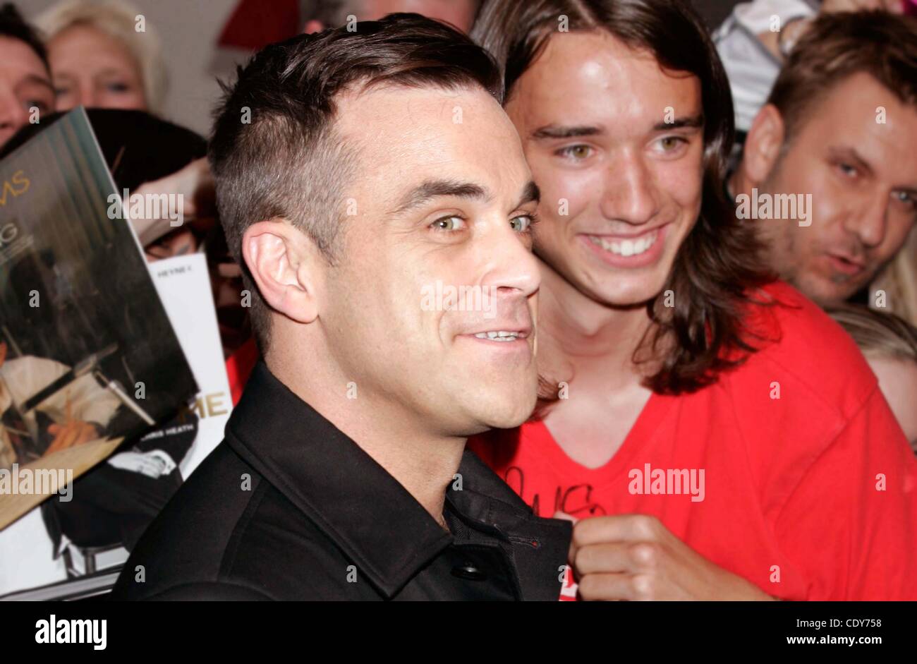 Robbie williams bild -Fotos und -Bildmaterial in hoher Auflösung – Alamy
