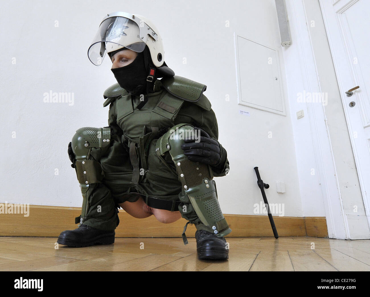 Umstrittene Skulptur "Petra". Deutsche Kunststudentin Marcell Walldorf ...