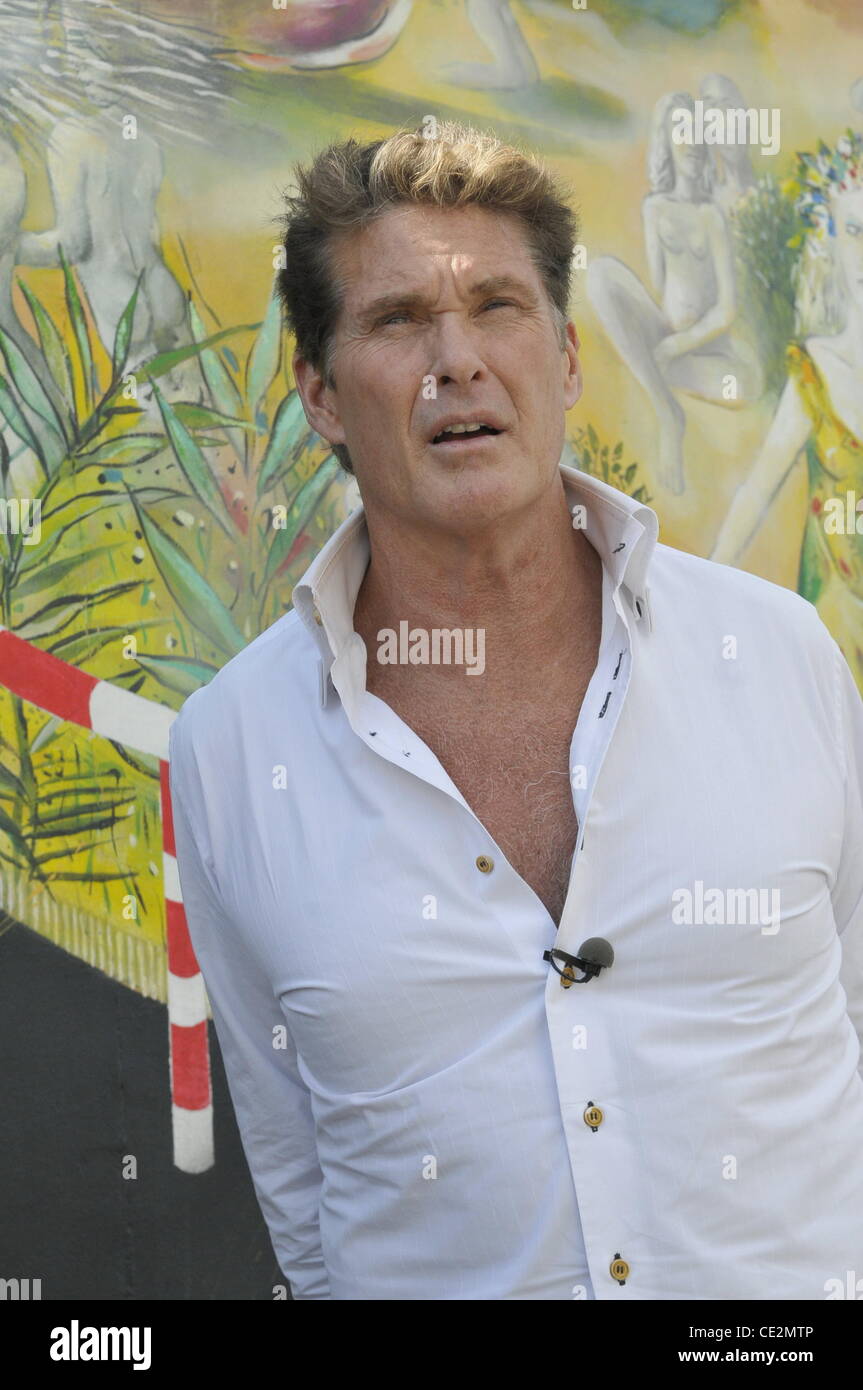 David Hasselhoff und seine Töchter besuchen die Reste der Berliner ...