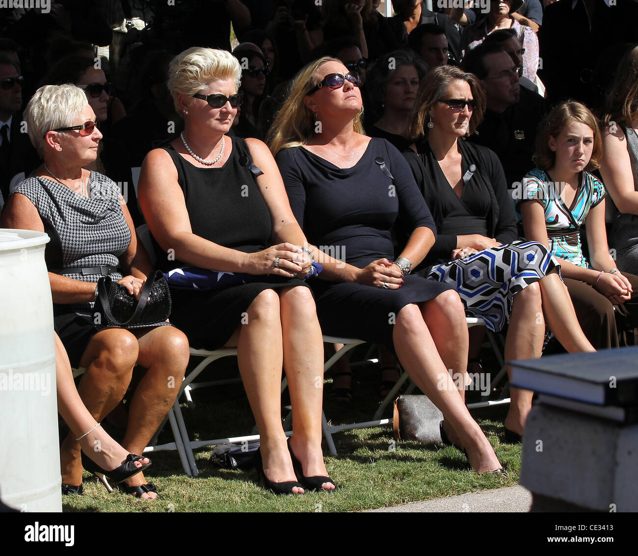 Jill Vandenberg besucht die Trauerfeier für Tony Curtis auf dem Palm ...