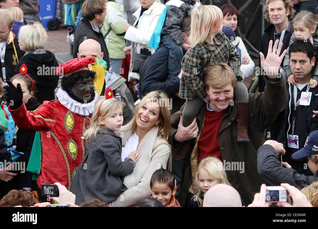 Prinz Willem-Alexander und Prinzessin Maxima mit ihren Kindern Amalia ...