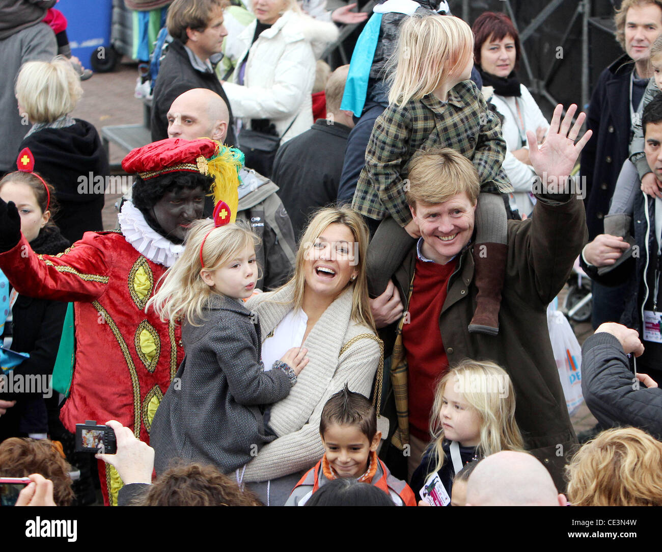 Prinz Willem-Alexander und Prinzessin Maxima mit ihren Kindern Amalia ...