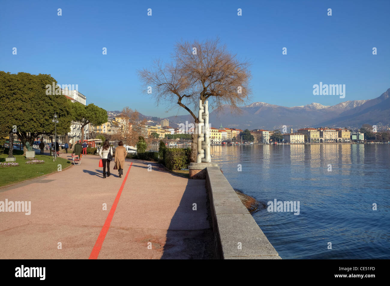 Lakeside promenade -Fotos und -Bildmaterial in hoher Auflösung – Alamy