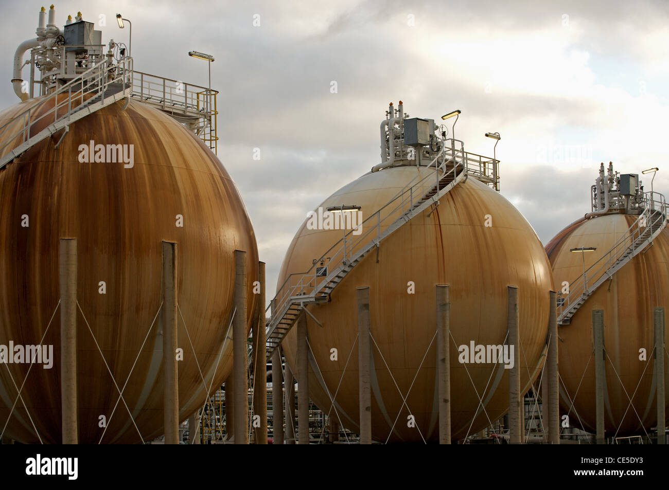 Lagertanks, Öl-Raffinerie, Deutschland Stockfotografie - Alamy