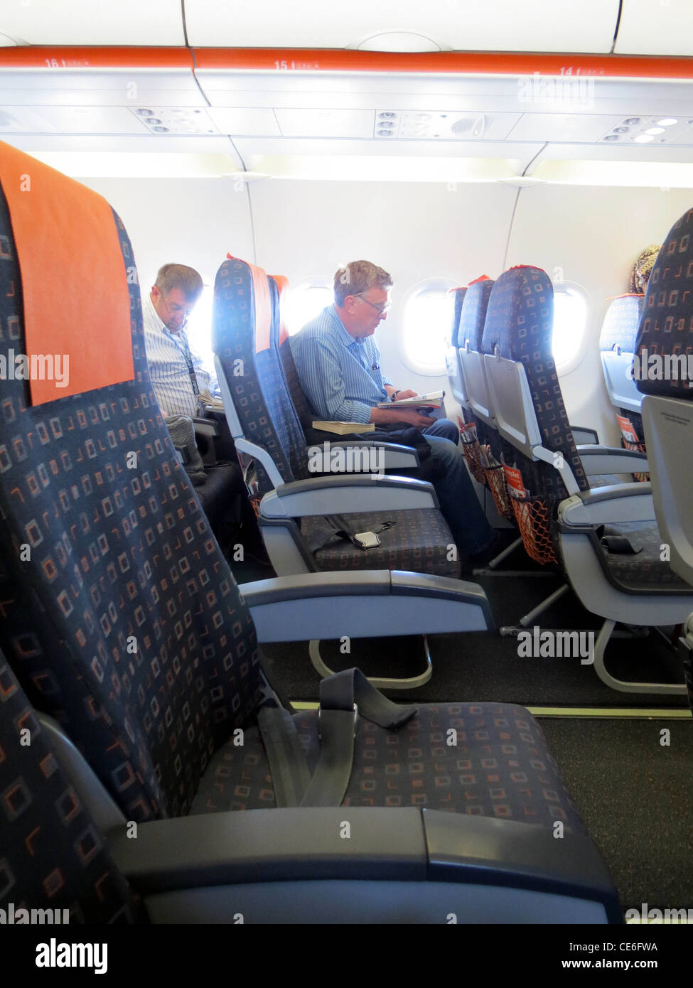 Interior easy jet easyjet plane -Fotos und -Bildmaterial in hoher ...