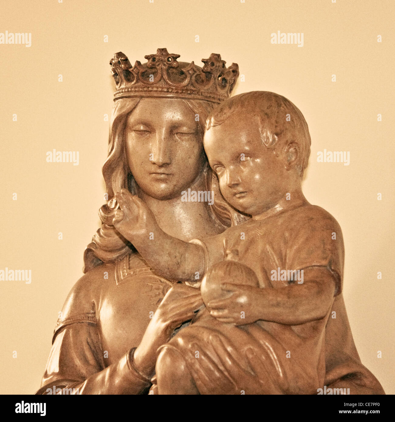Statue der jungfrau maria und jesus christus -Fotos und -Bildmaterial in hoher Auflösung – Alamy