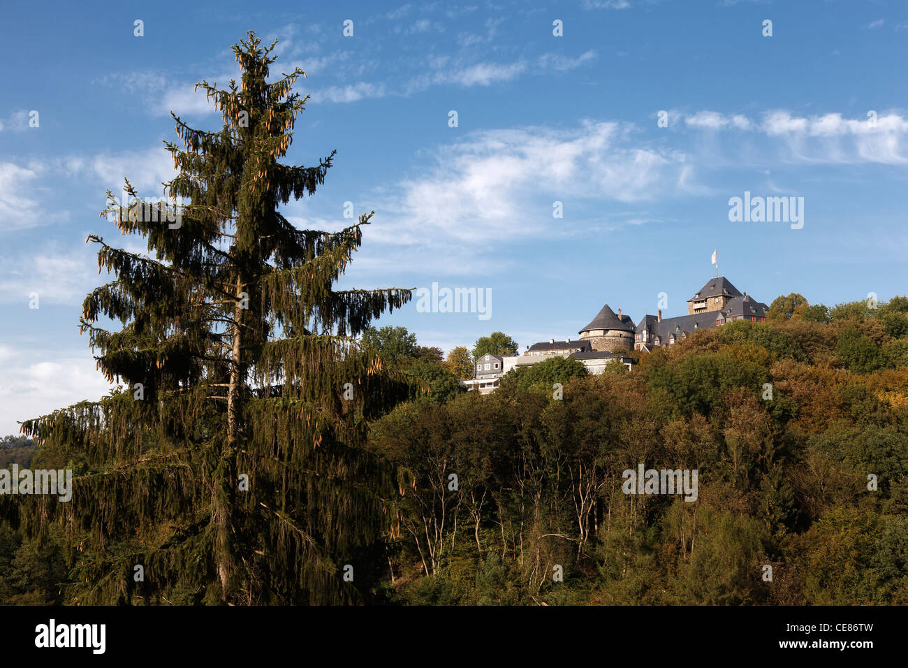 Die deutsche Burg Burg / Schloss Burg in Solingen ist das größte ...