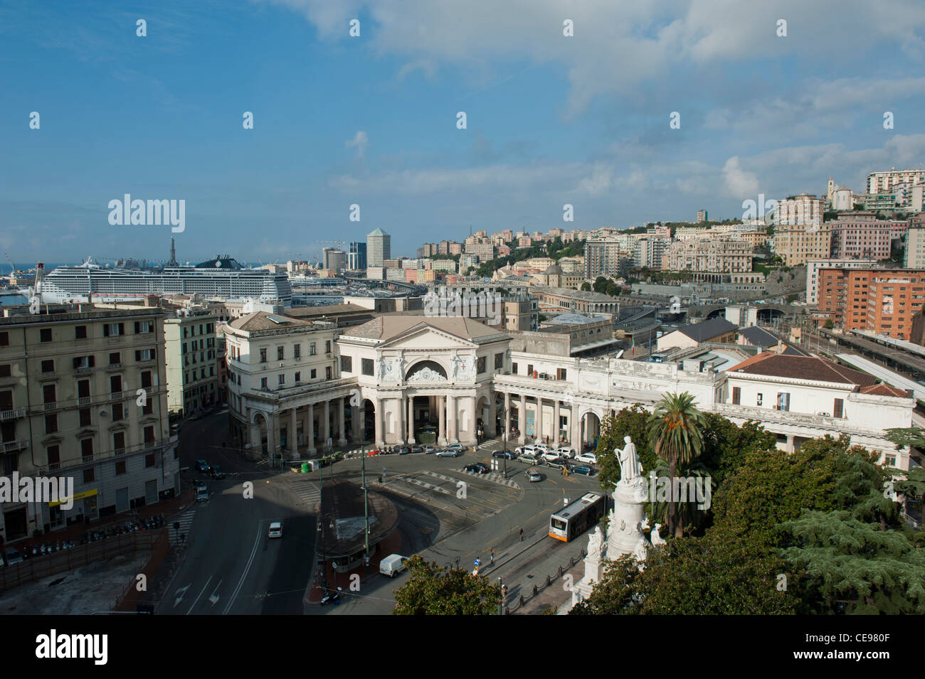 Genoa genova skyline -Fotos und -Bildmaterial in hoher Auflösung – Alamy