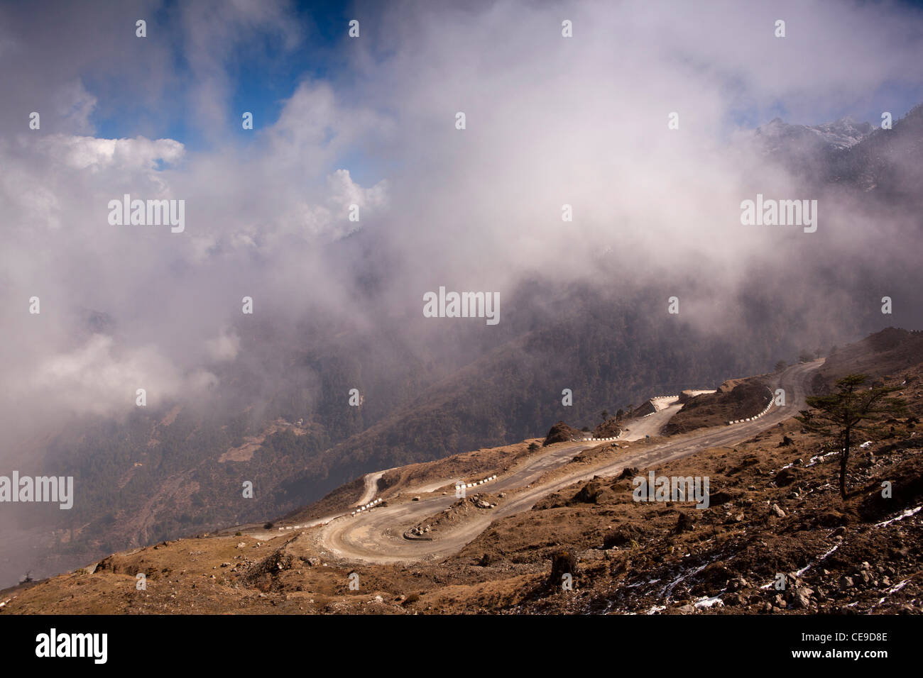 Indien, Arunachal Pradesh, Tawang Tal, Jang, Haarnadelkurven auf ...