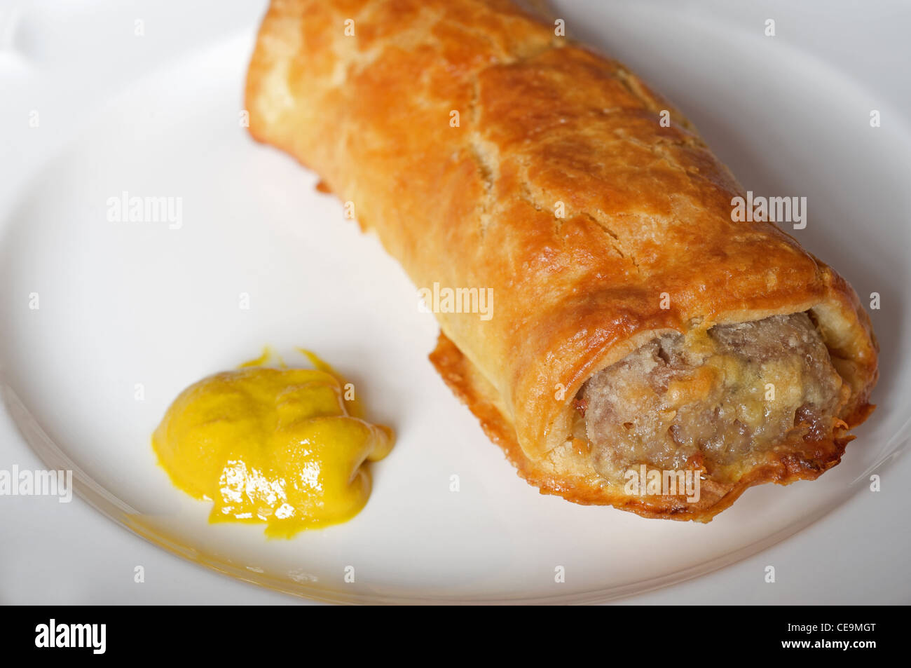 Heiße Wurst Rollen mit Colmans englischer Senf Stockfotografie - Alamy