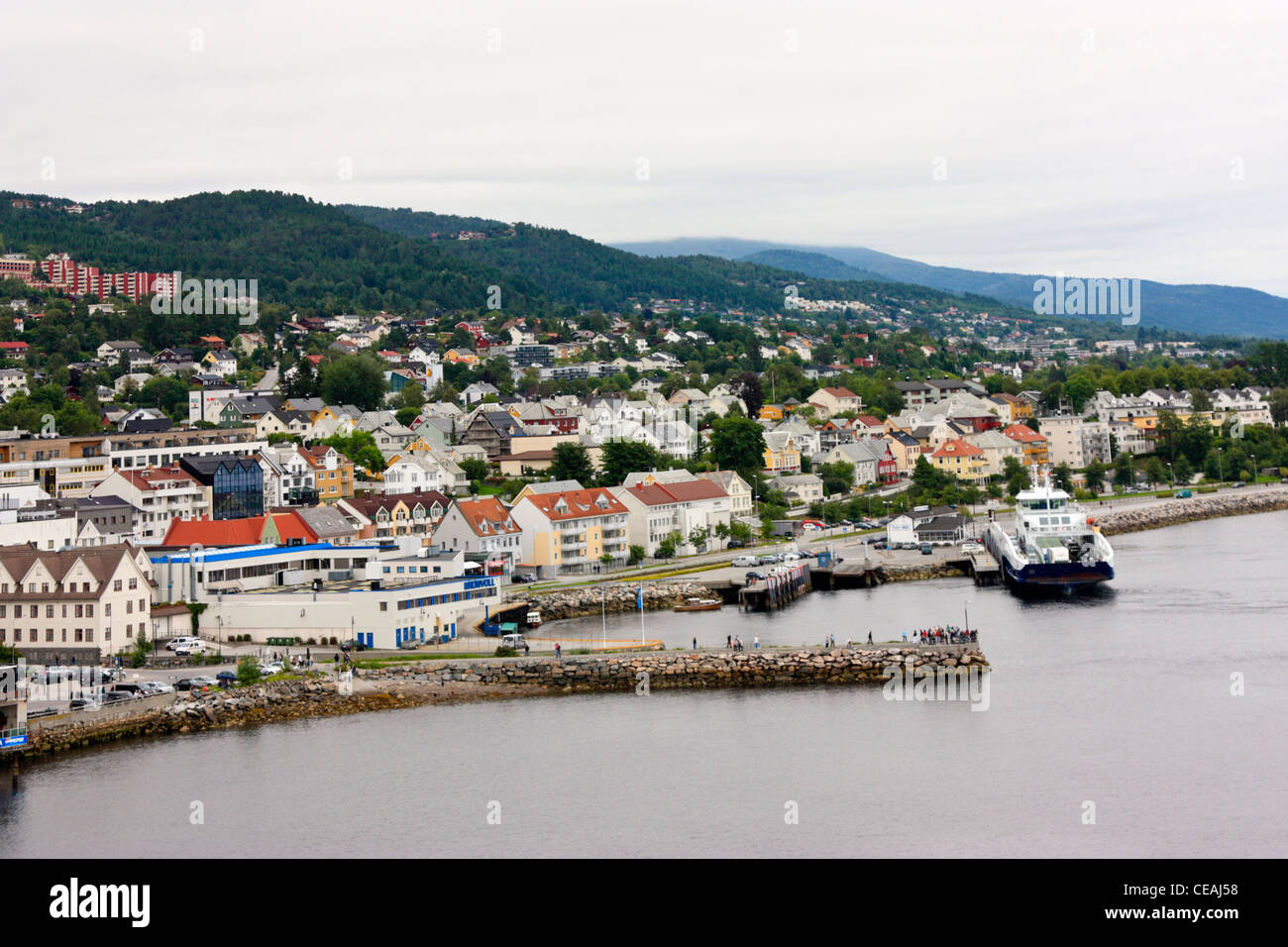 Ferry at molde port -Fotos und -Bildmaterial in hoher Auflösung – Alamy