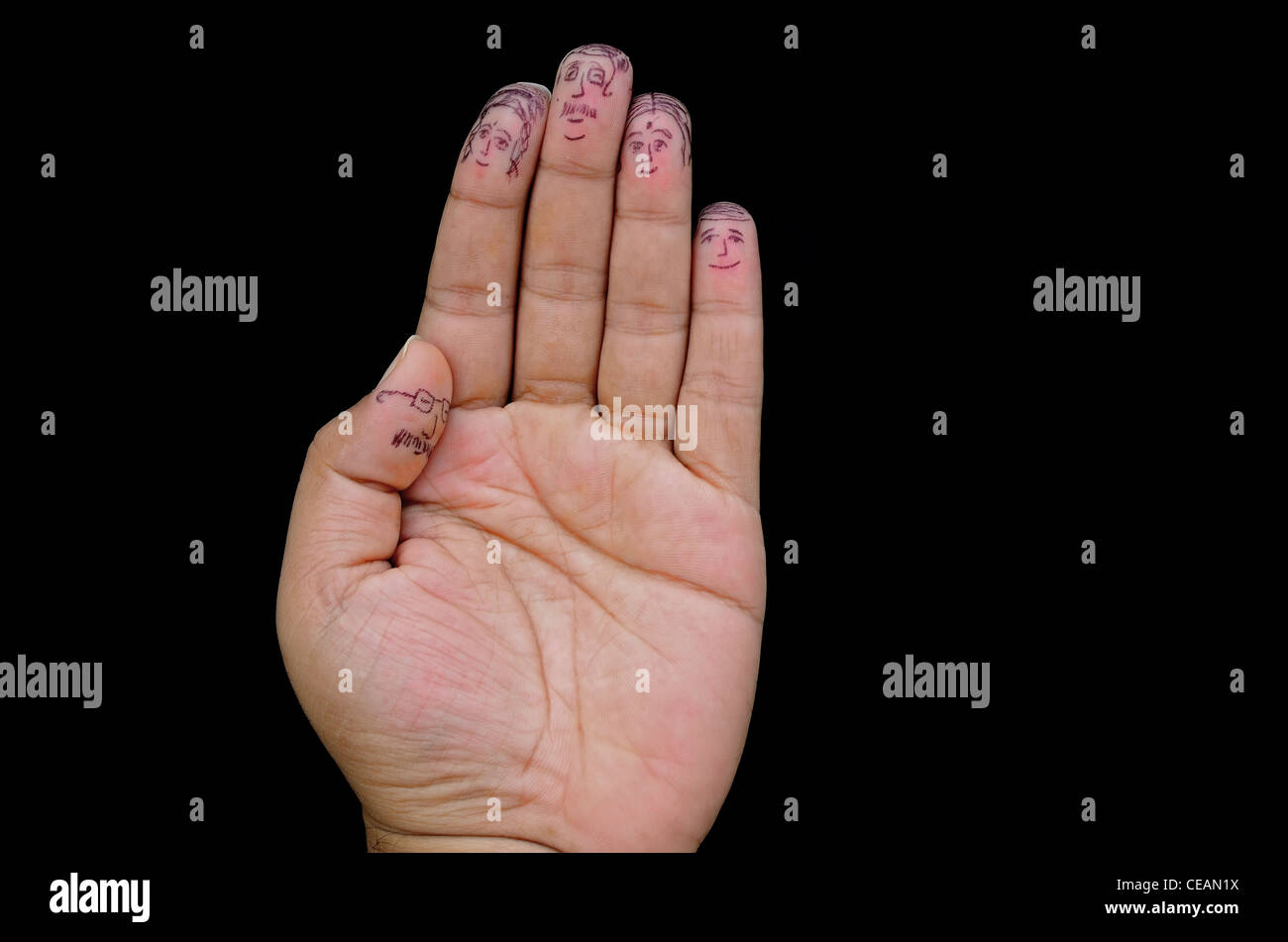 Hand und Finger mit Scatch darauf zeigt Konzept der Vereinten Familie ...