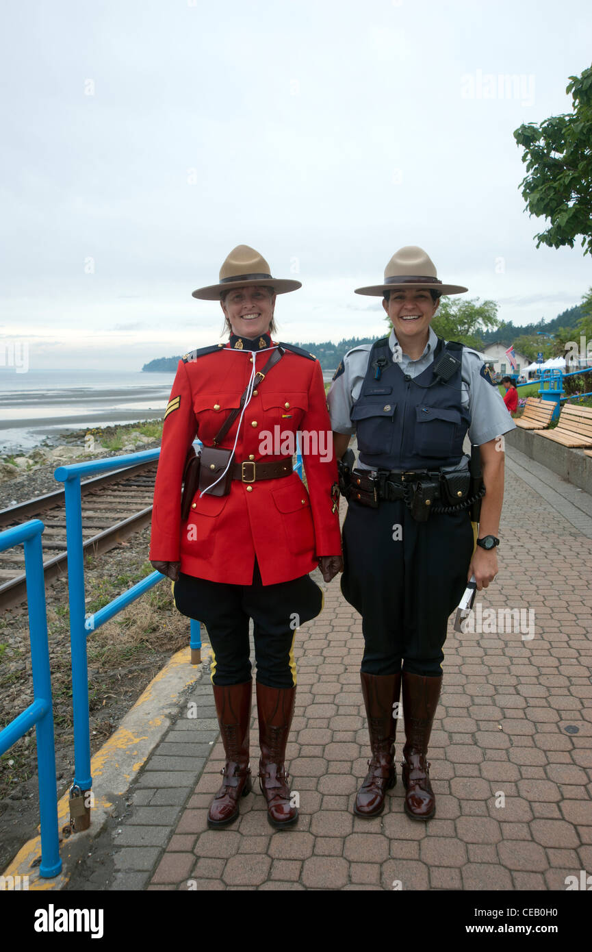 Polizei Frauen in Whiterock, British Columbia, Kanada, einer in ihrer ...