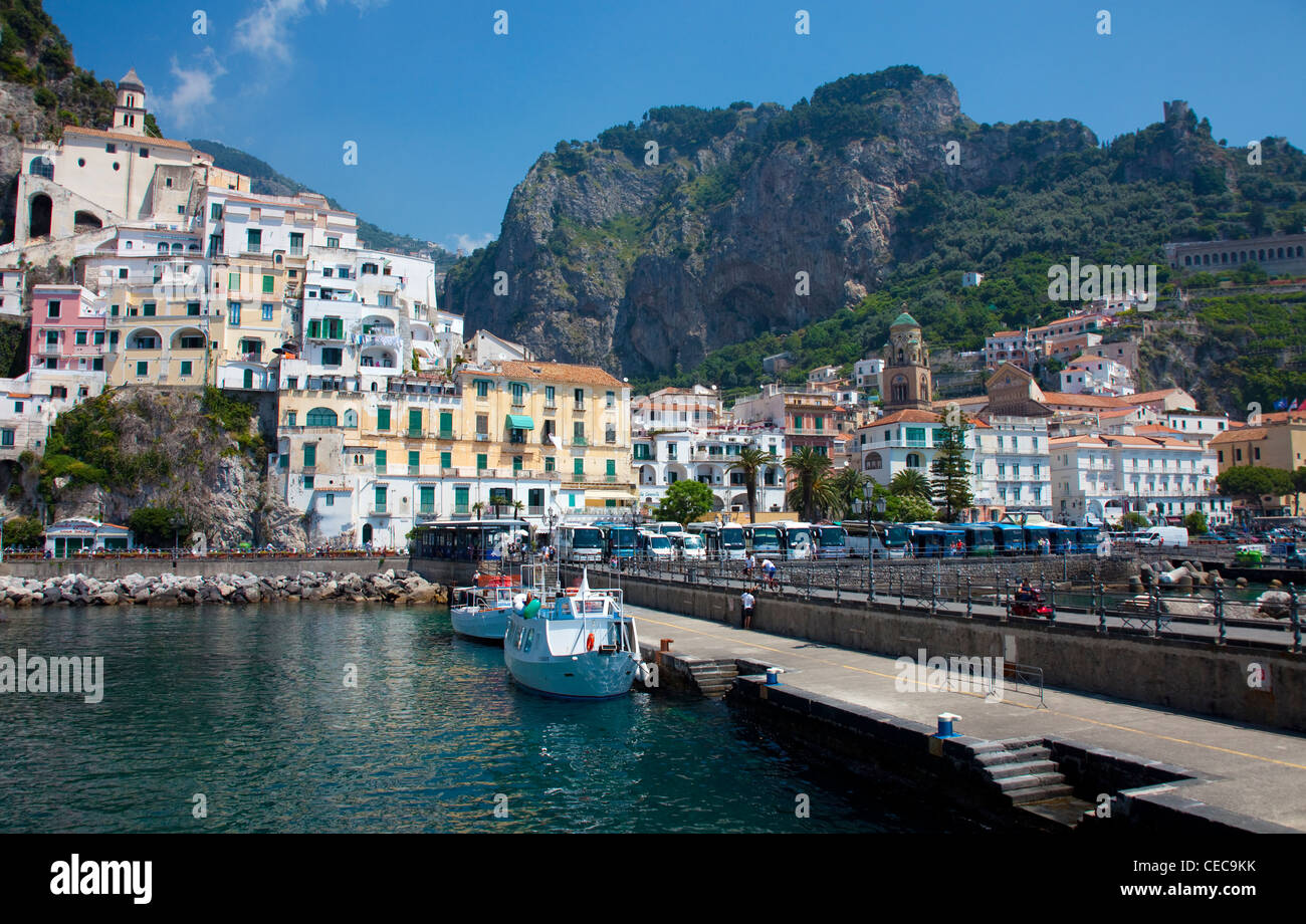 Ausflugsboot am pier -Fotos und -Bildmaterial in hoher Auflösung – Alamy