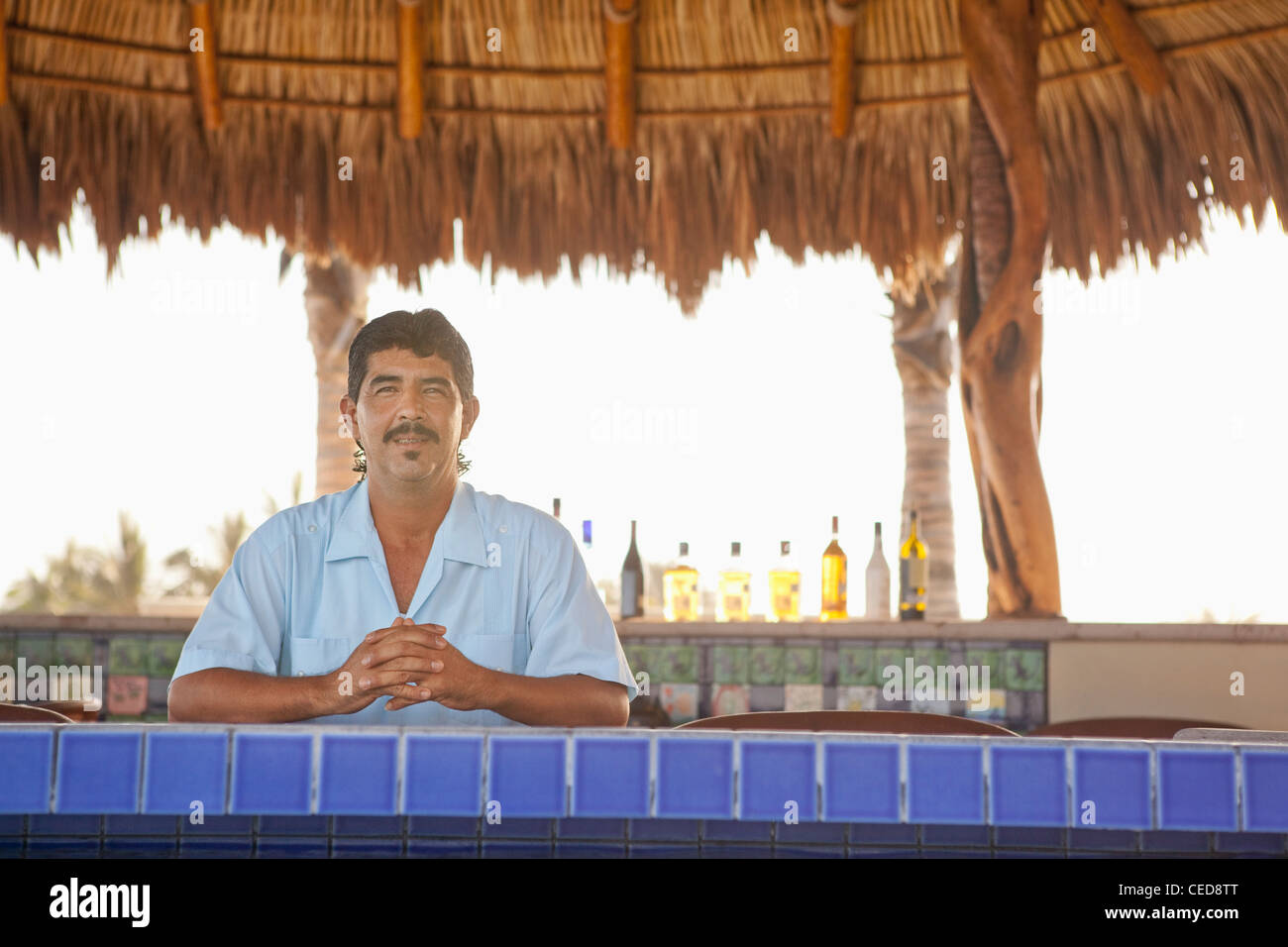 Mädchen barkeeper -Fotos und -Bildmaterial in hoher Auflösung – Alamy