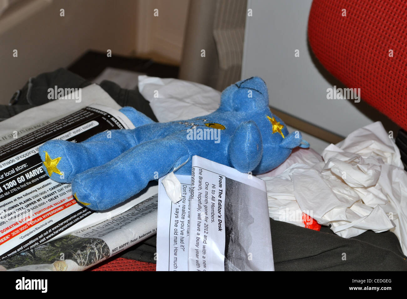 Fallen teddy -Fotos und -Bildmaterial in hoher Auflösung – Alamy