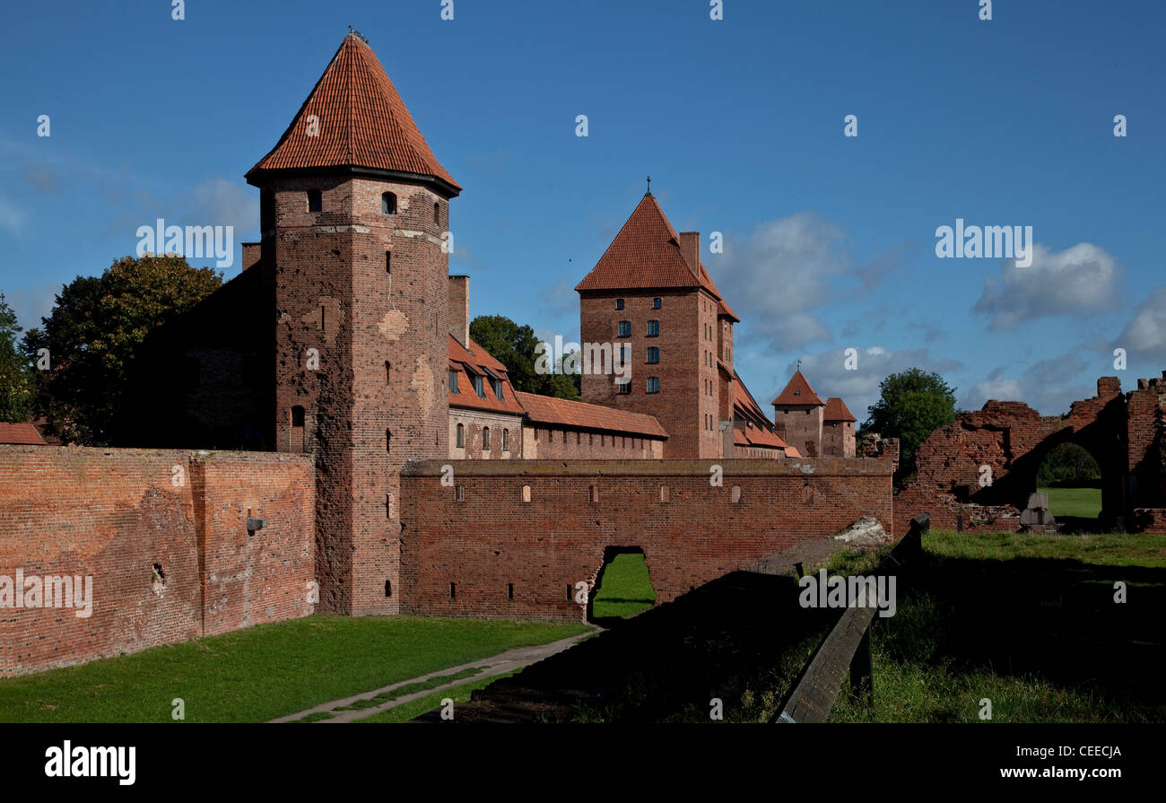Burg bei nacht -Fotos und -Bildmaterial in hoher Auflösung – Alamy