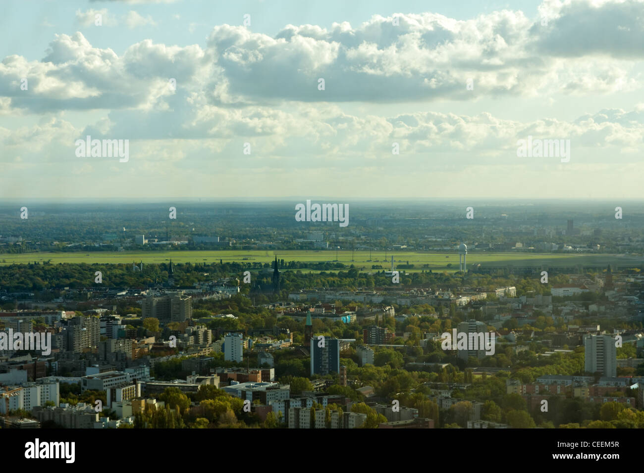 Ein Blick auf die grüne Stadt Berlin, Deutschland und dem ehemaligen ...