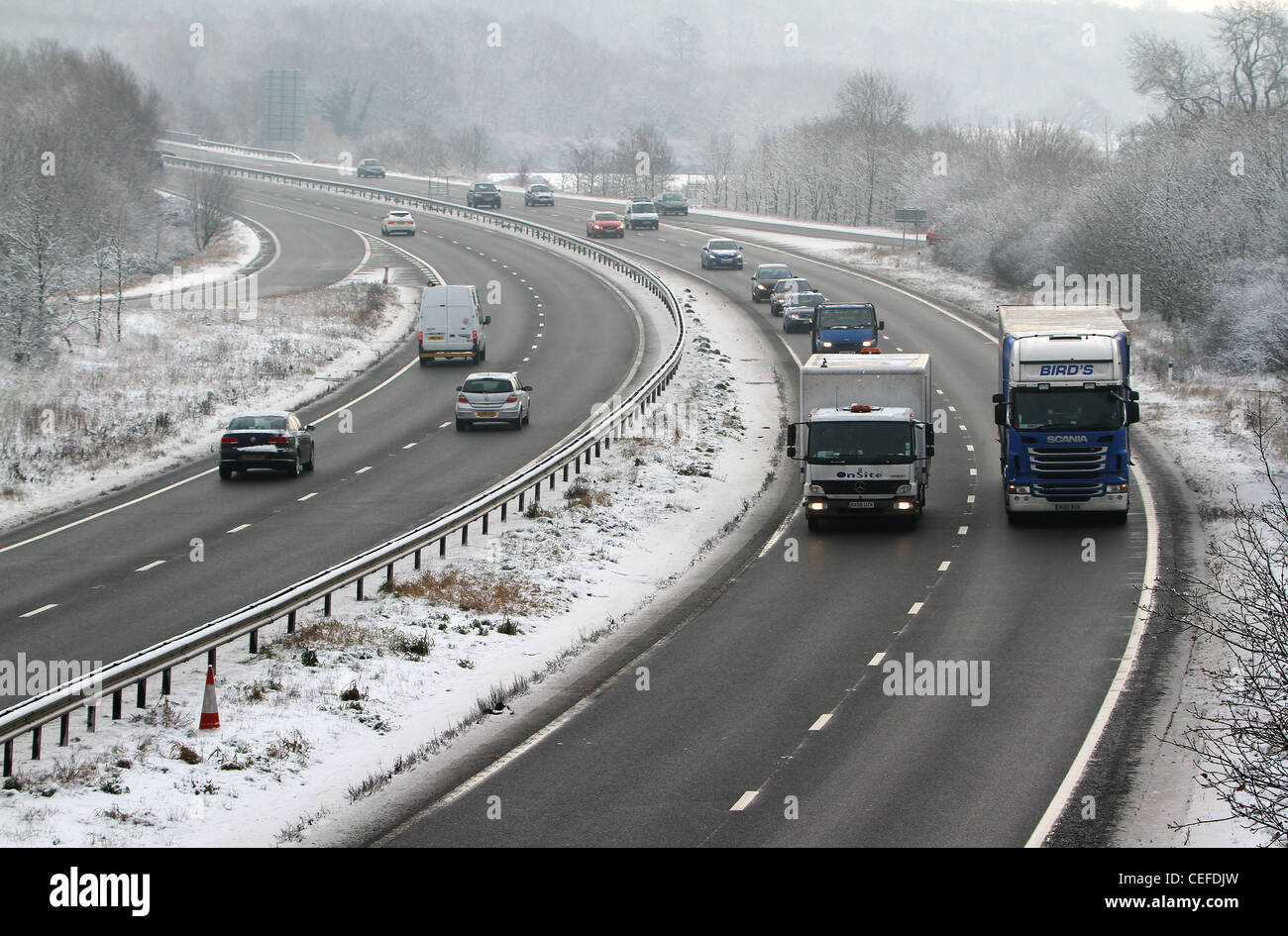 Autobahn schlecht sicht schnee -Fotos und -Bildmaterial in hoher ...